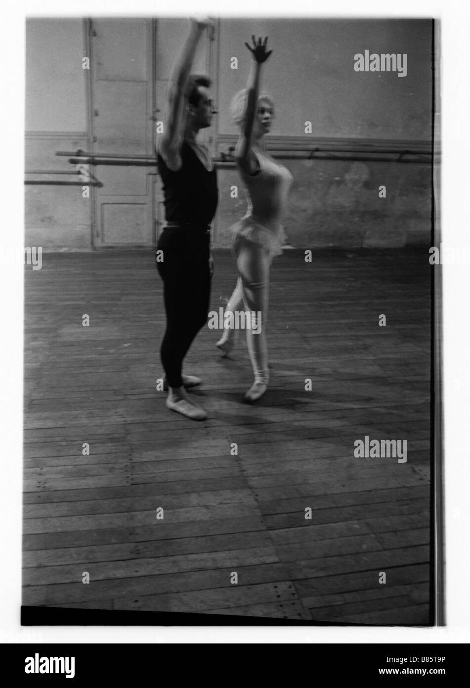 French actress Brigitte Bardot during a ballet dance lesson Stock Photo ...