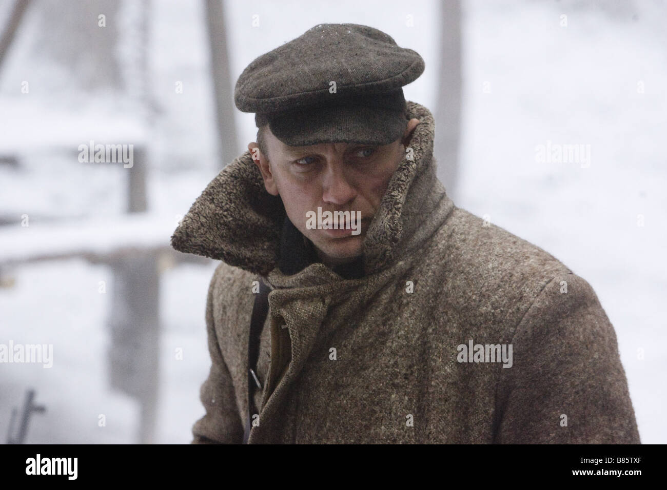 Daniel craig defiance 2008 hi-res stock photography and images - Alamy