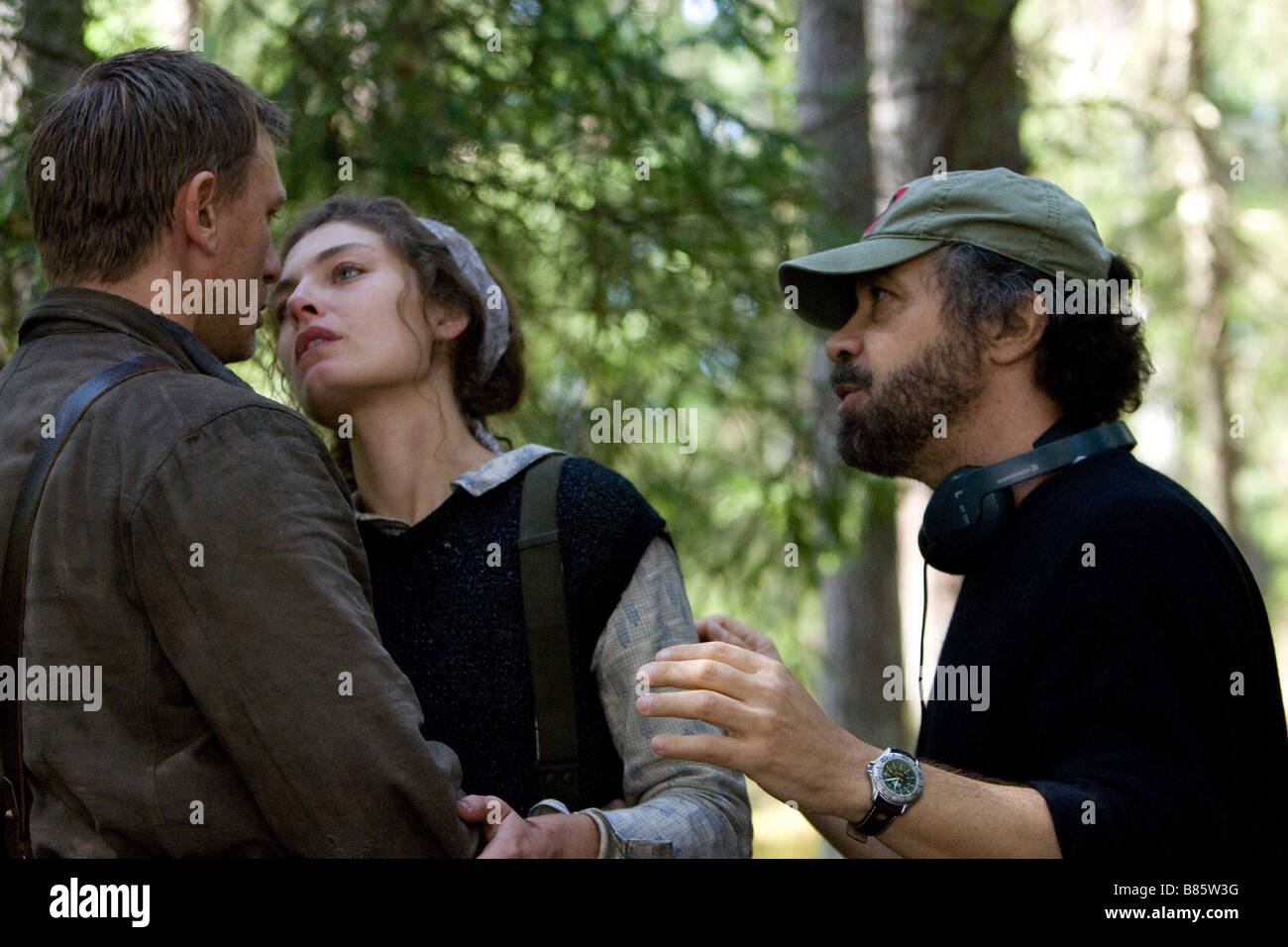 Defiance Year : 2008 Director : Edward Zwick Daniel Craig, Alexa ...