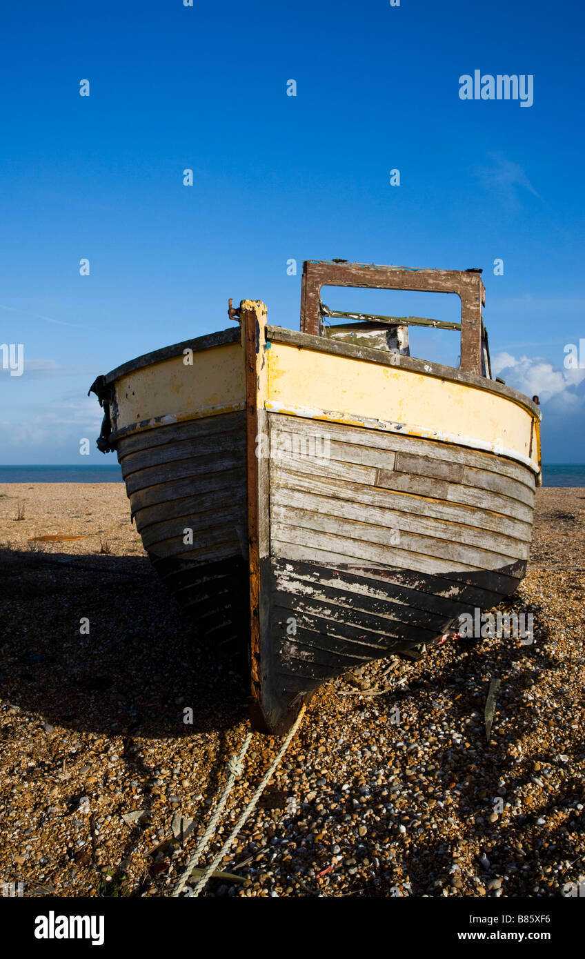 A beached fishing boat on Dungeness shingle Stock Photo - Alamy