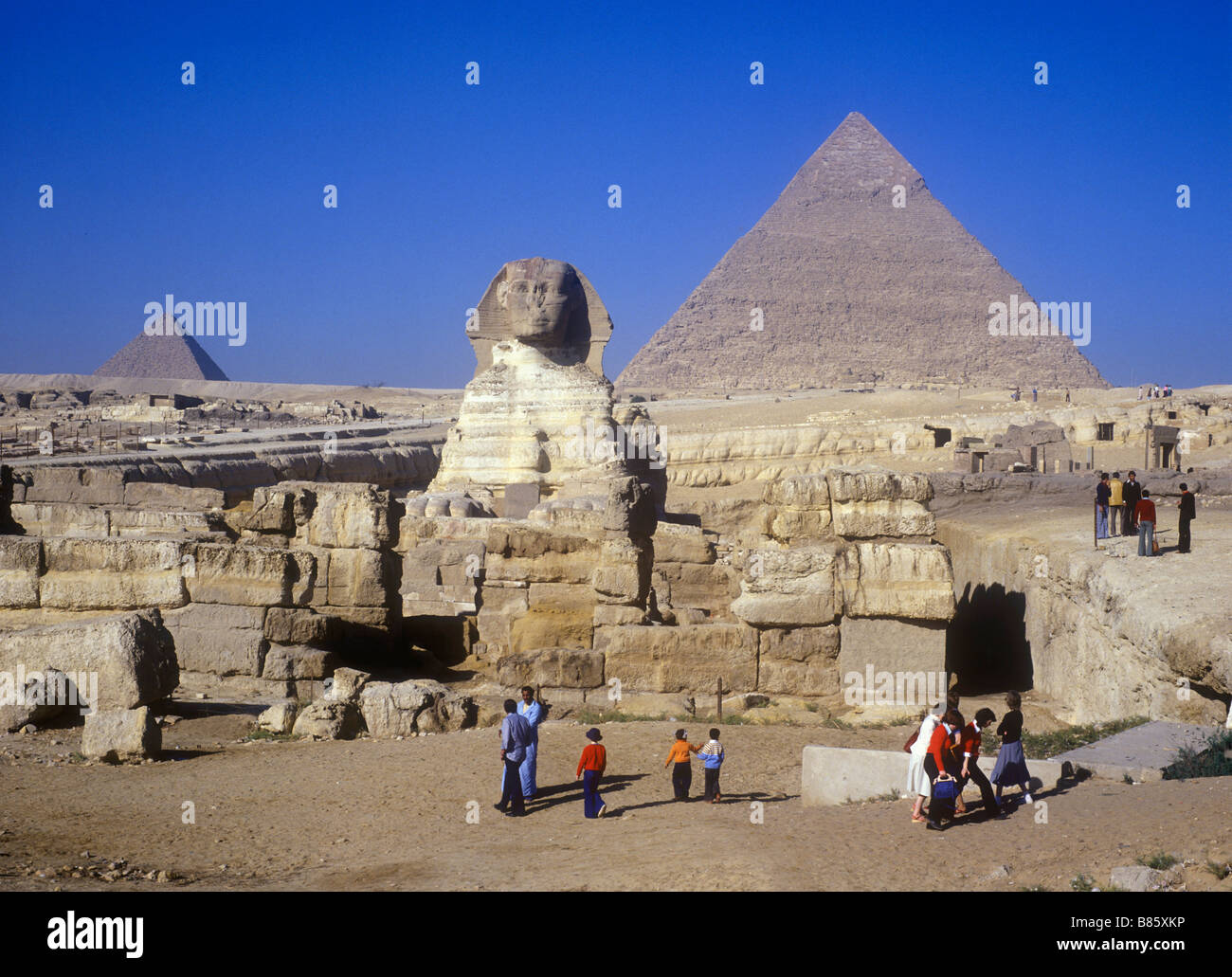 Sightseeing tourists flock to see the ancient Sphinx and Pyramids on ...