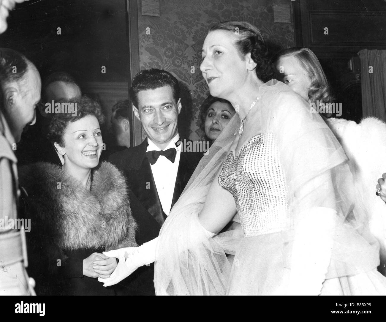 Edith piaf 1963 hi-res stock photography and images - Alamy