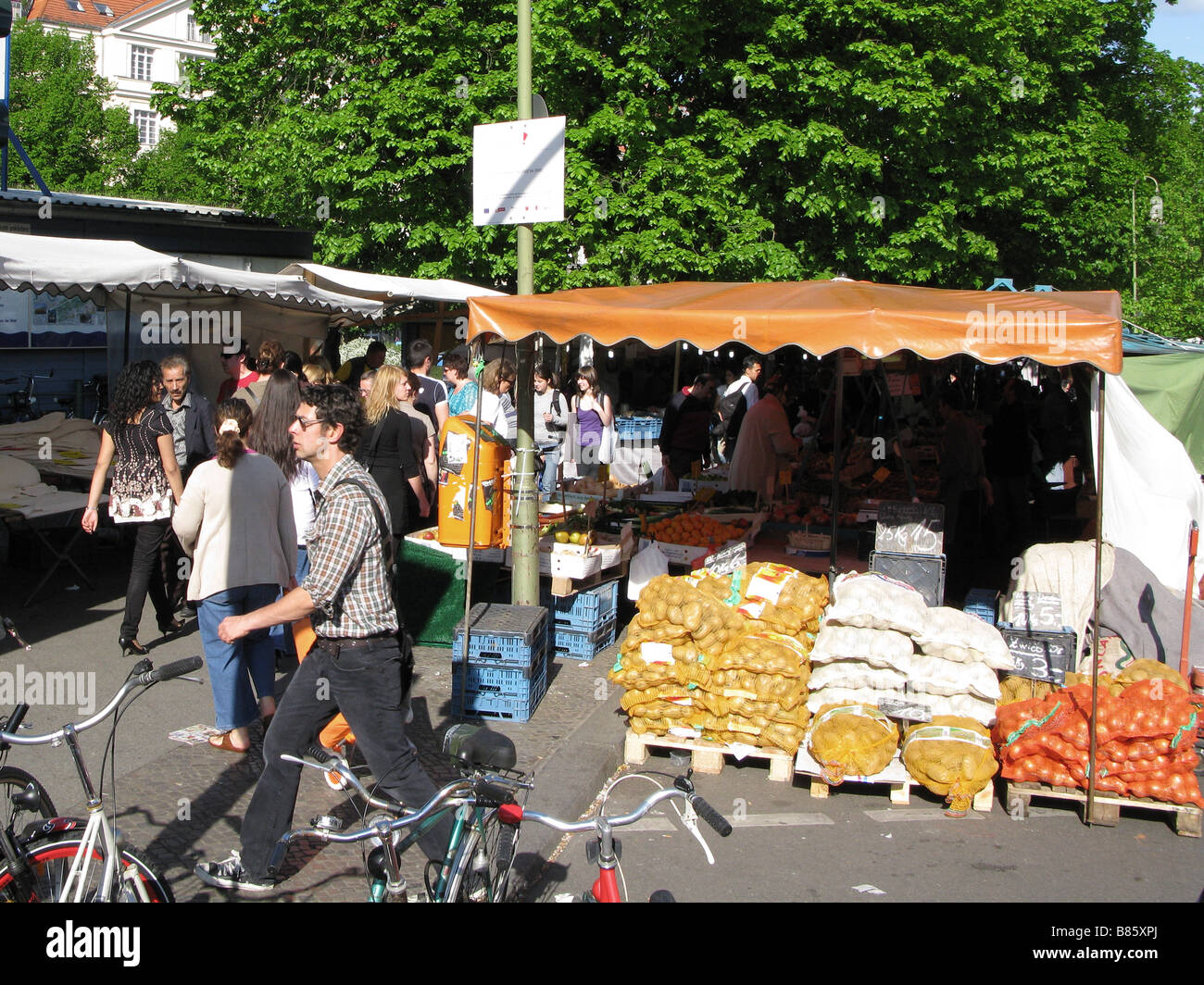 Maybachufer hi-res stock photography and images - Alamy