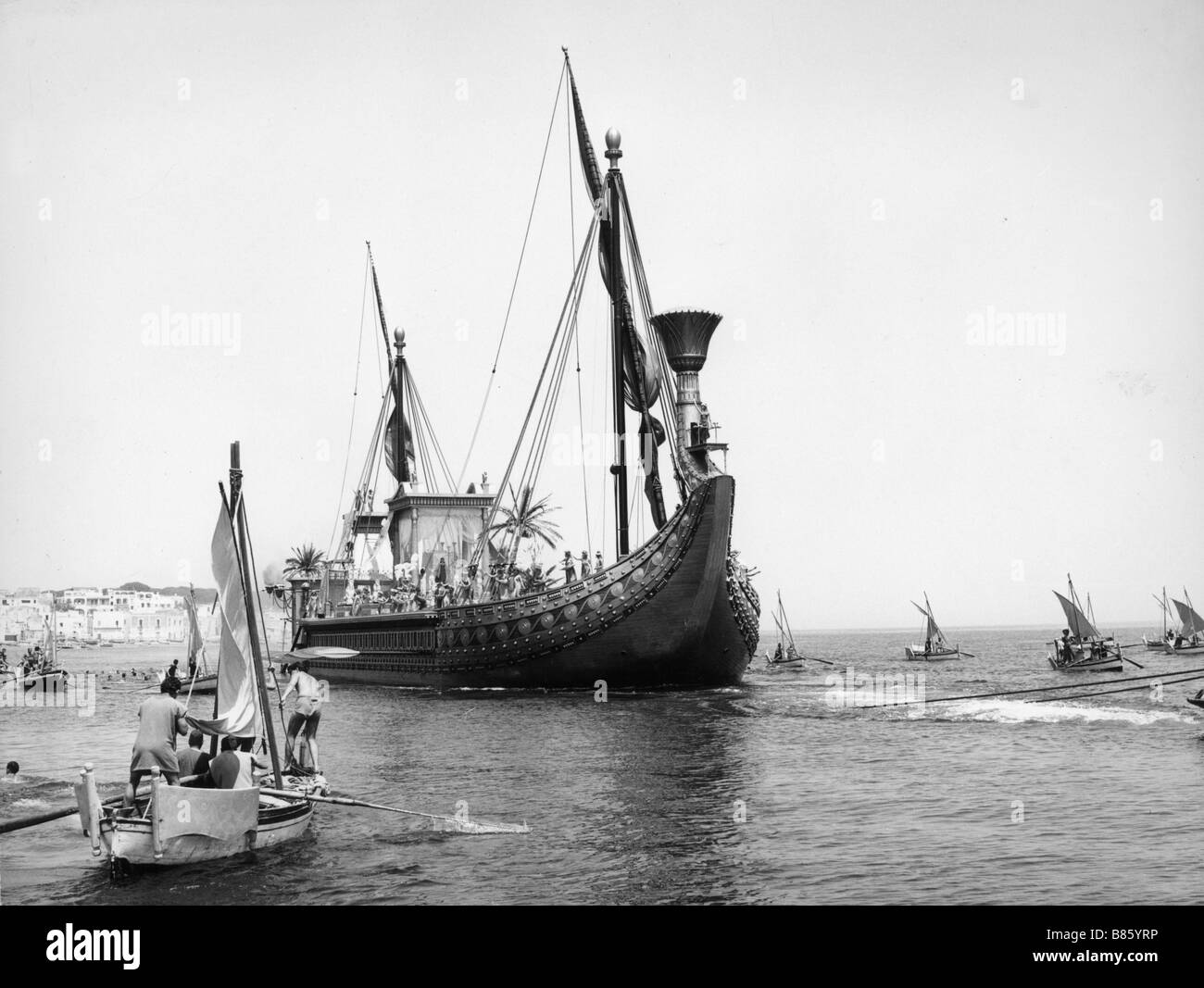 Joseph l. mankiewicz cleopatra Black and White Stock Photos & Images ...