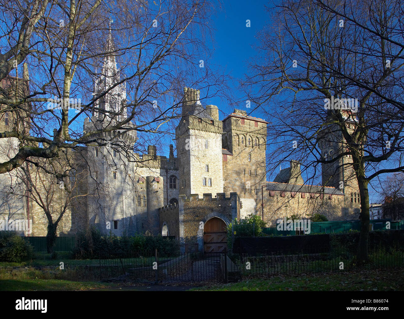 Cardiff castle, cardiff, south wales hi-res stock photography and ...
