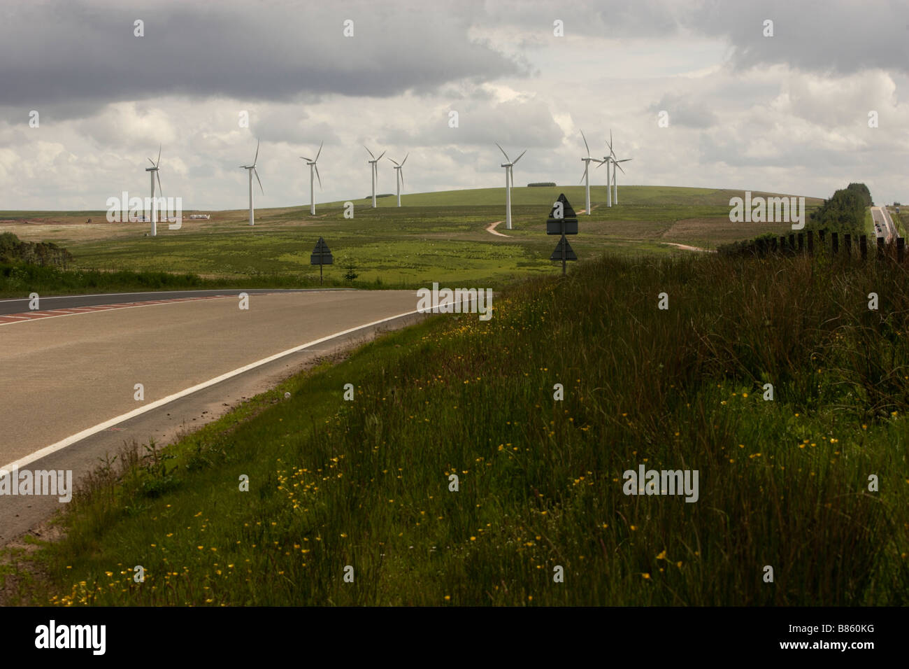 Wind turbines and countryside hi-res stock photography and images - Alamy