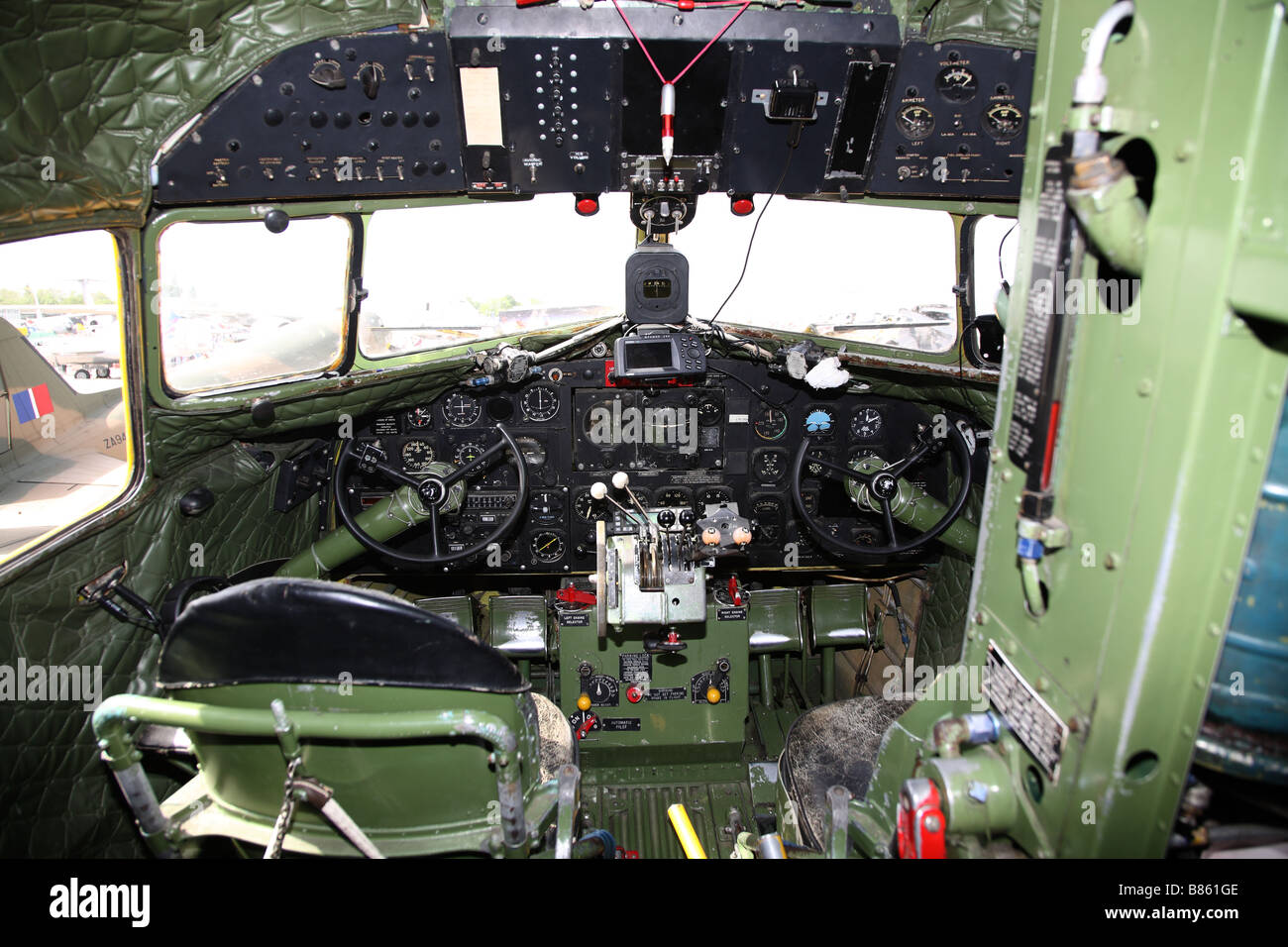 Douglas dc 3 cockpit High Resolution Stock Photography and Images - Alamy