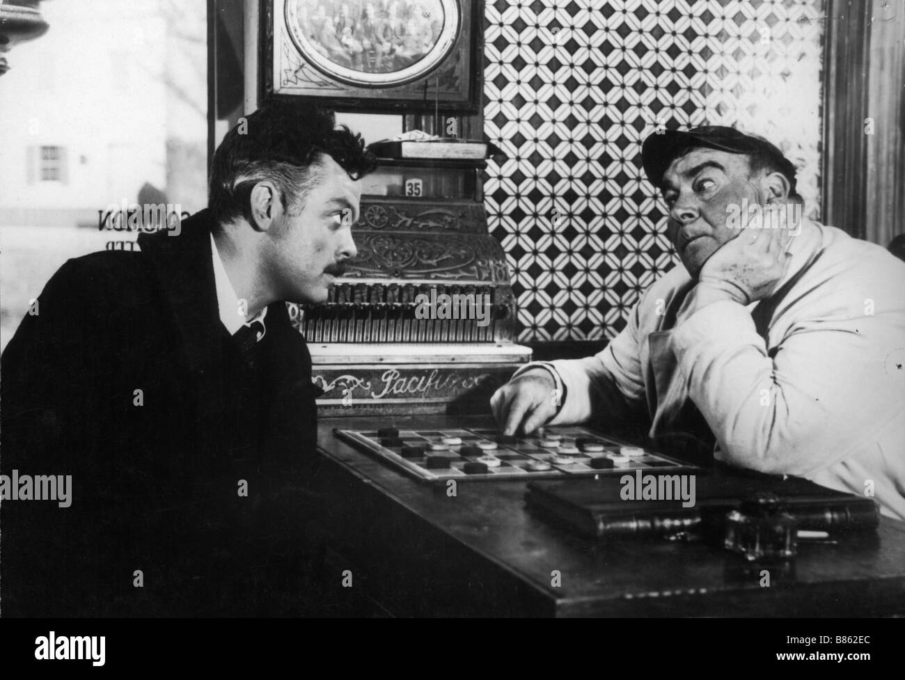 The Stranger Year : 1946 USA Orson Welles, Billy House Director: Orson ...