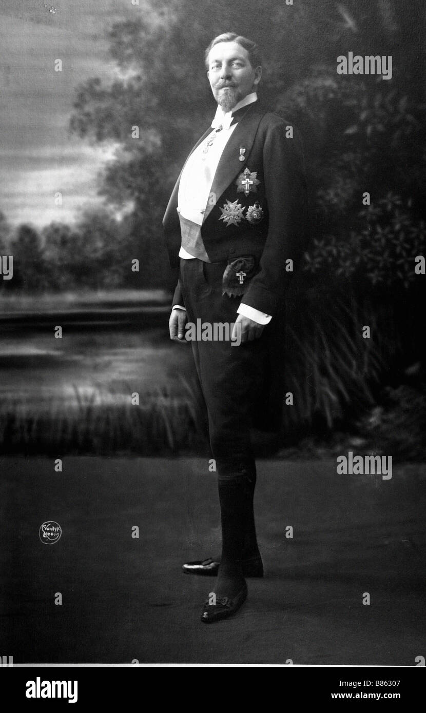 Prince philip uniform hi-res stock photography and images - Alamy