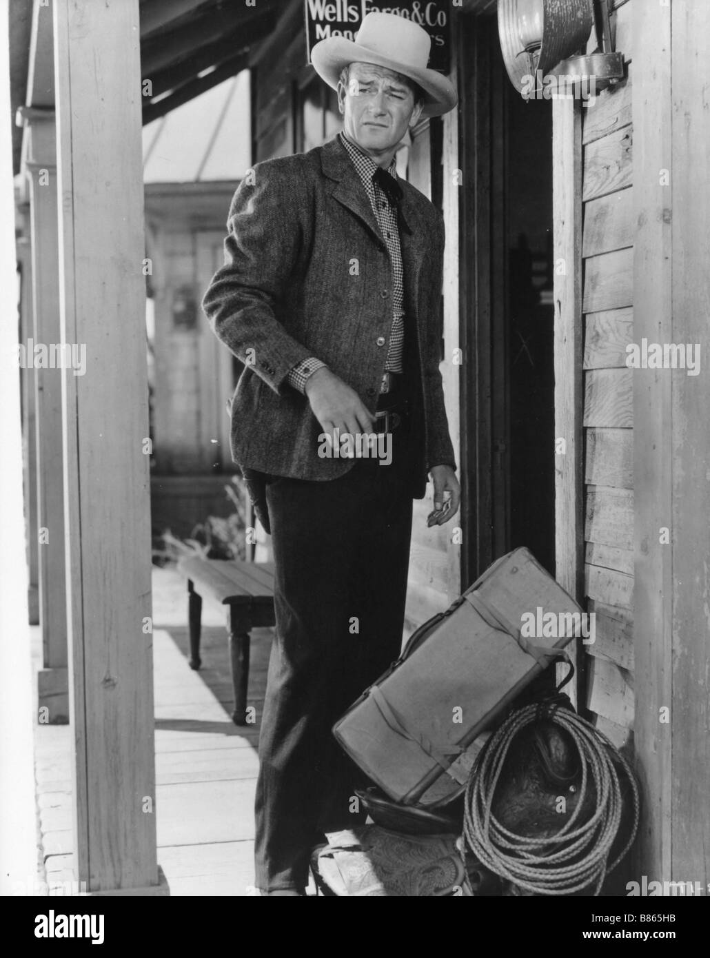 L'amazone aux yeux verts Tall in the Saddle Année : 1944 - USA John ...