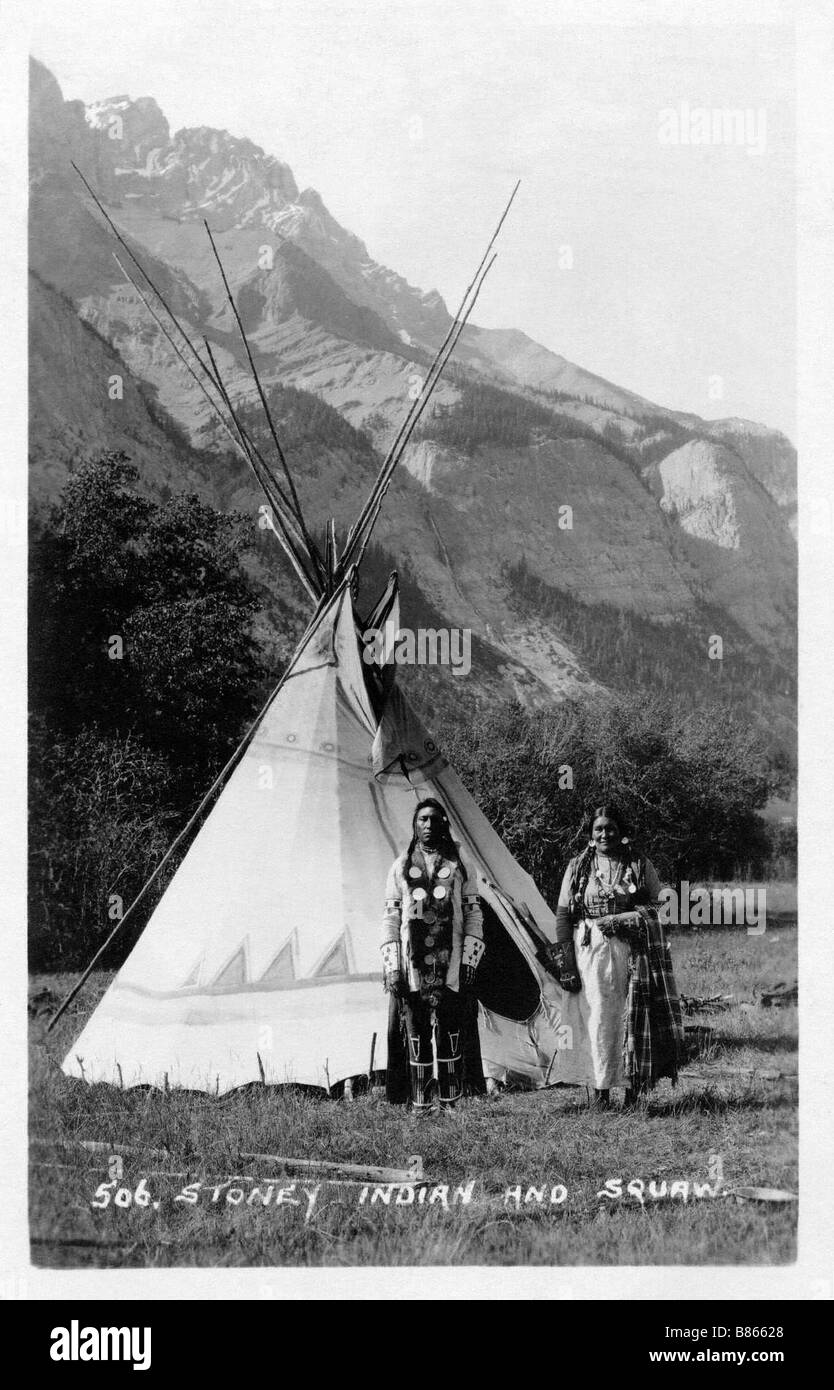 Postcard representing two Stoney Indian women (indians from Canada) in ...