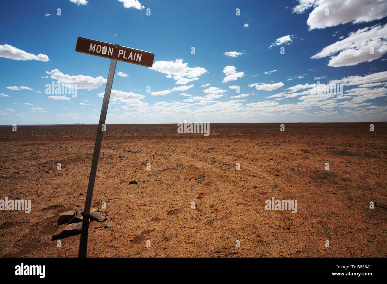 Moon Plain in South Australia near Coober Pedy Stock Photo - Alamy