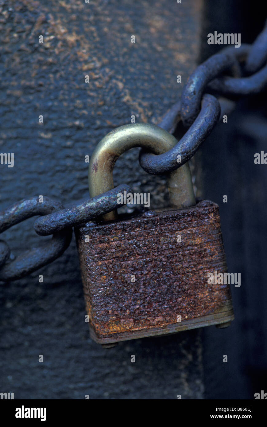 rusted lock and chain Stock Photo - Alamy
