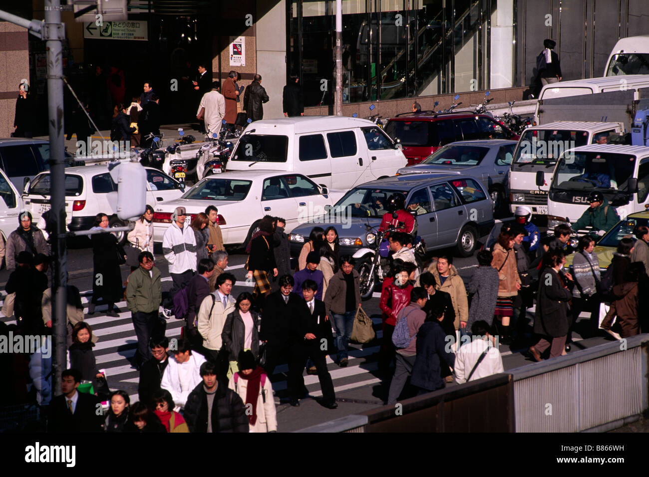 Street scene shinjuku tokyo hi-res stock photography and images - Alamy
