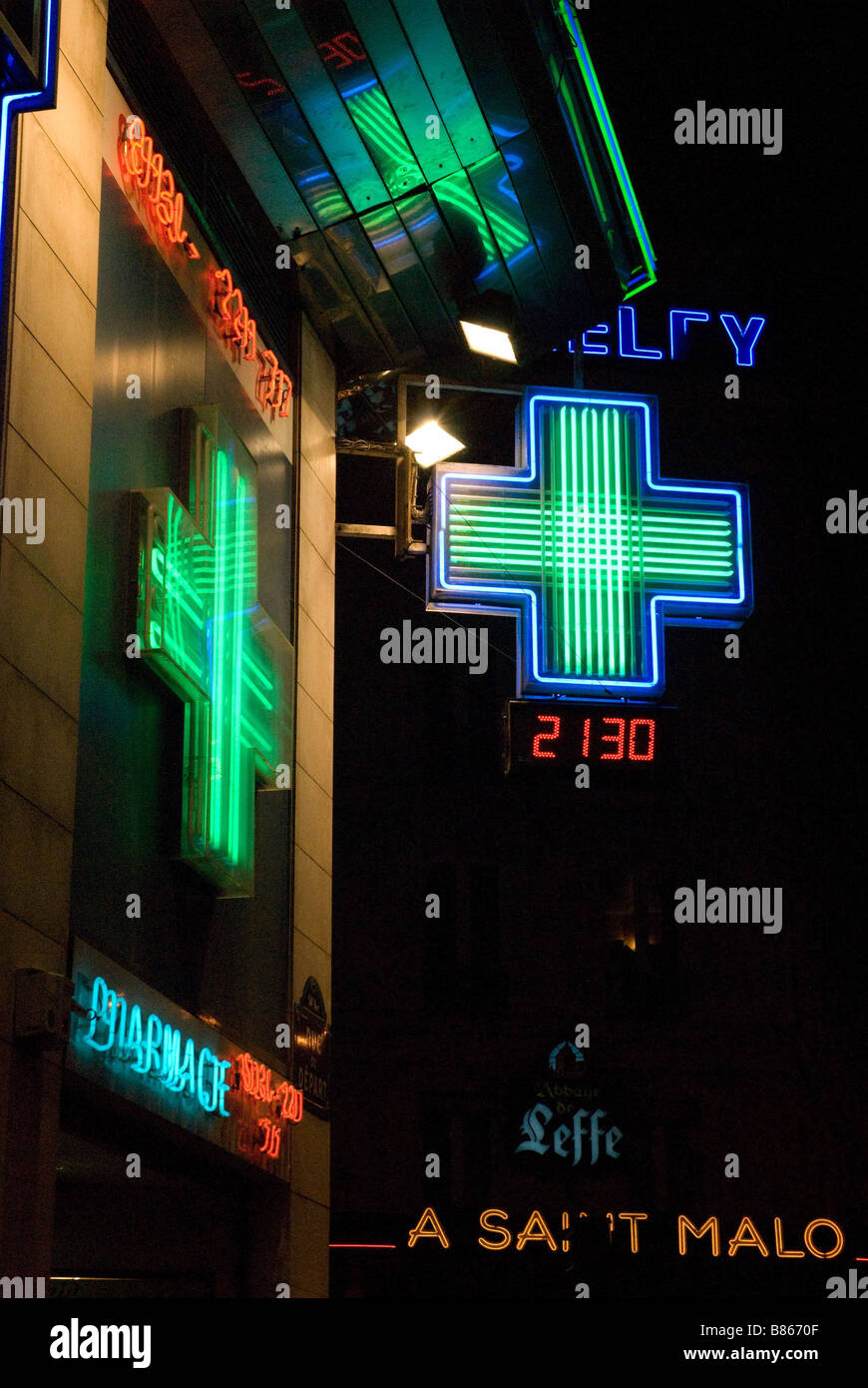 Neon sign of a pharmacy Stock Photo - Alamy