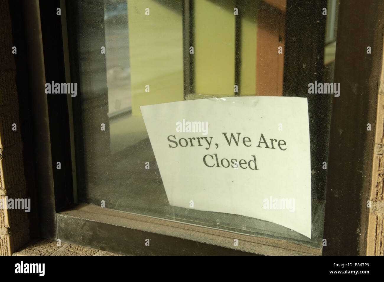 Store closed notice hi-res stock photography and images - Alamy