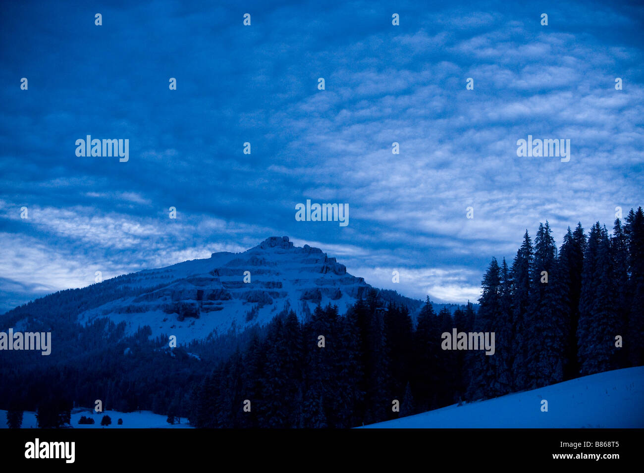 Two ocean mountain hi-res stock photography and images - Alamy