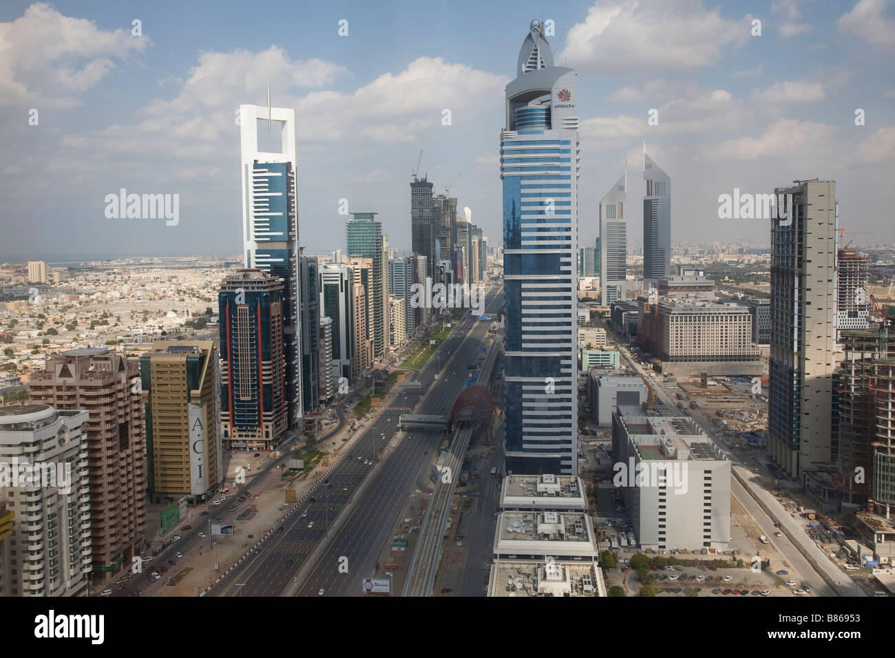 SHEIKH ZAYED AVENUE DUBAI UAE Stock Photo - Alamy