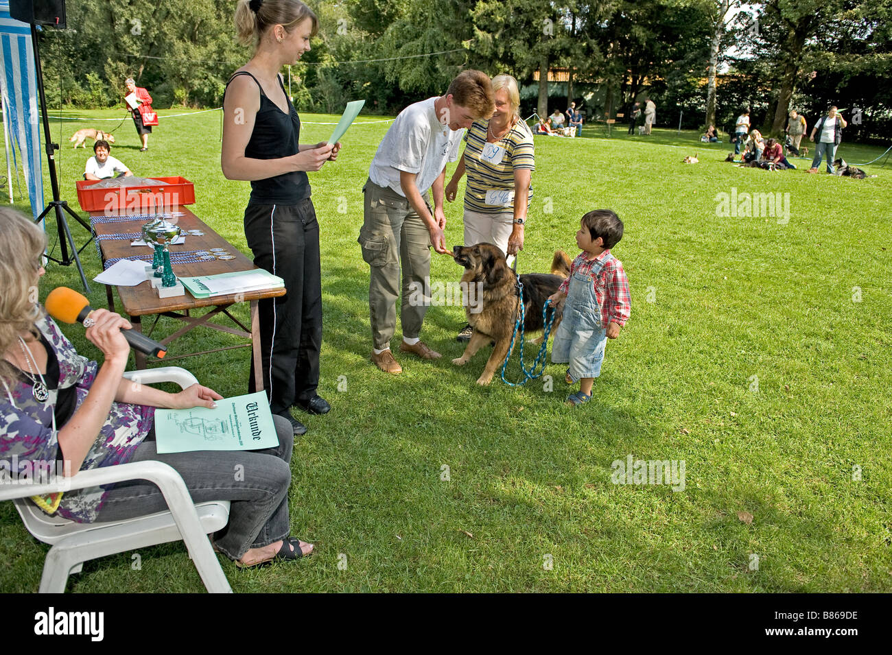 woman and dog at a award ceremony Stock Photo - Alamy