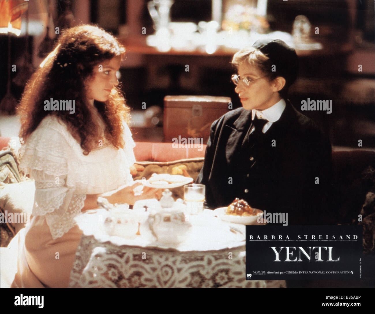 Yentl 1983 barbra streisand hi-res stock photography and images - Alamy