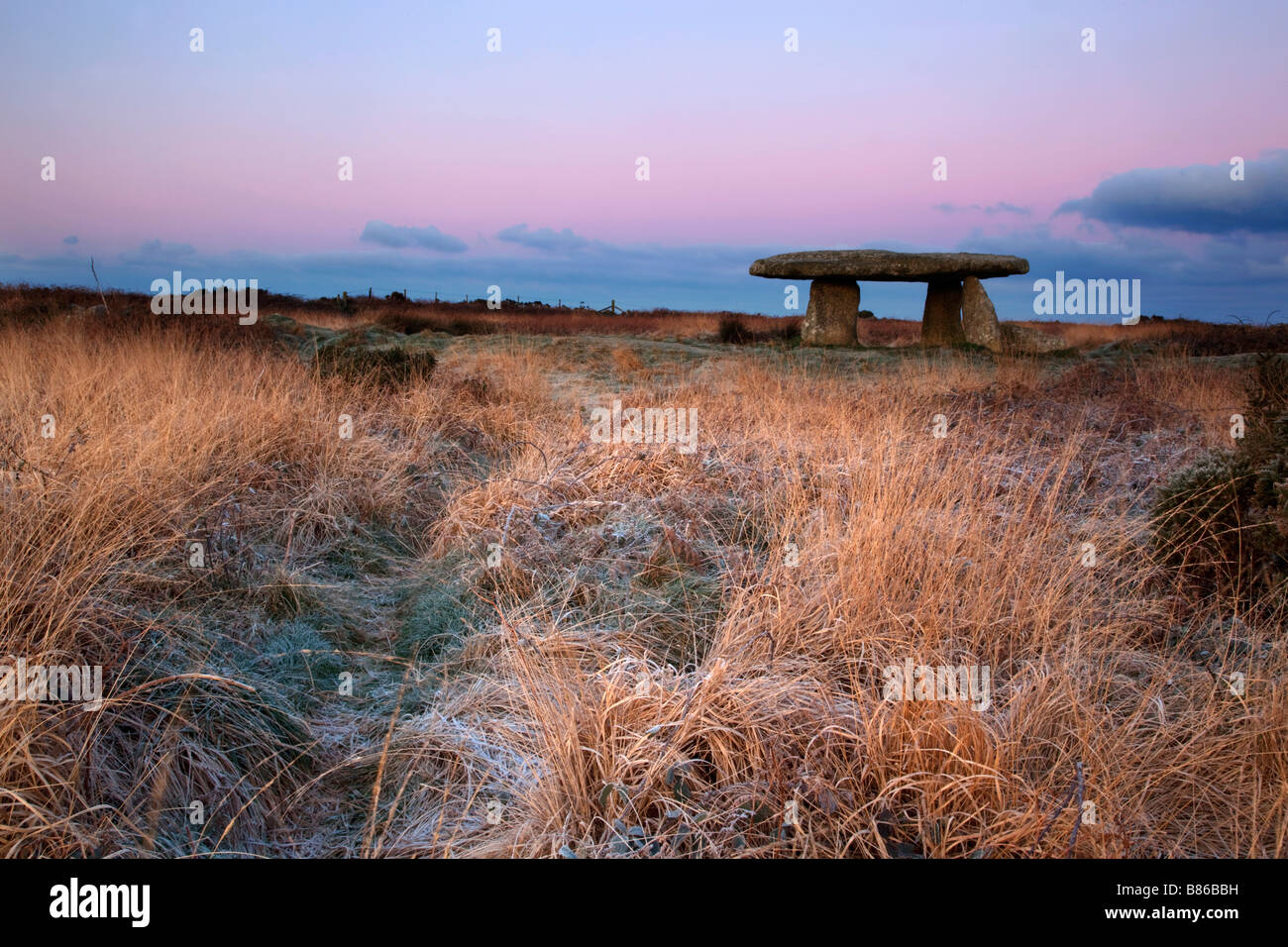 lanyon quoit in frost cornwall Stock Photo - Alamy