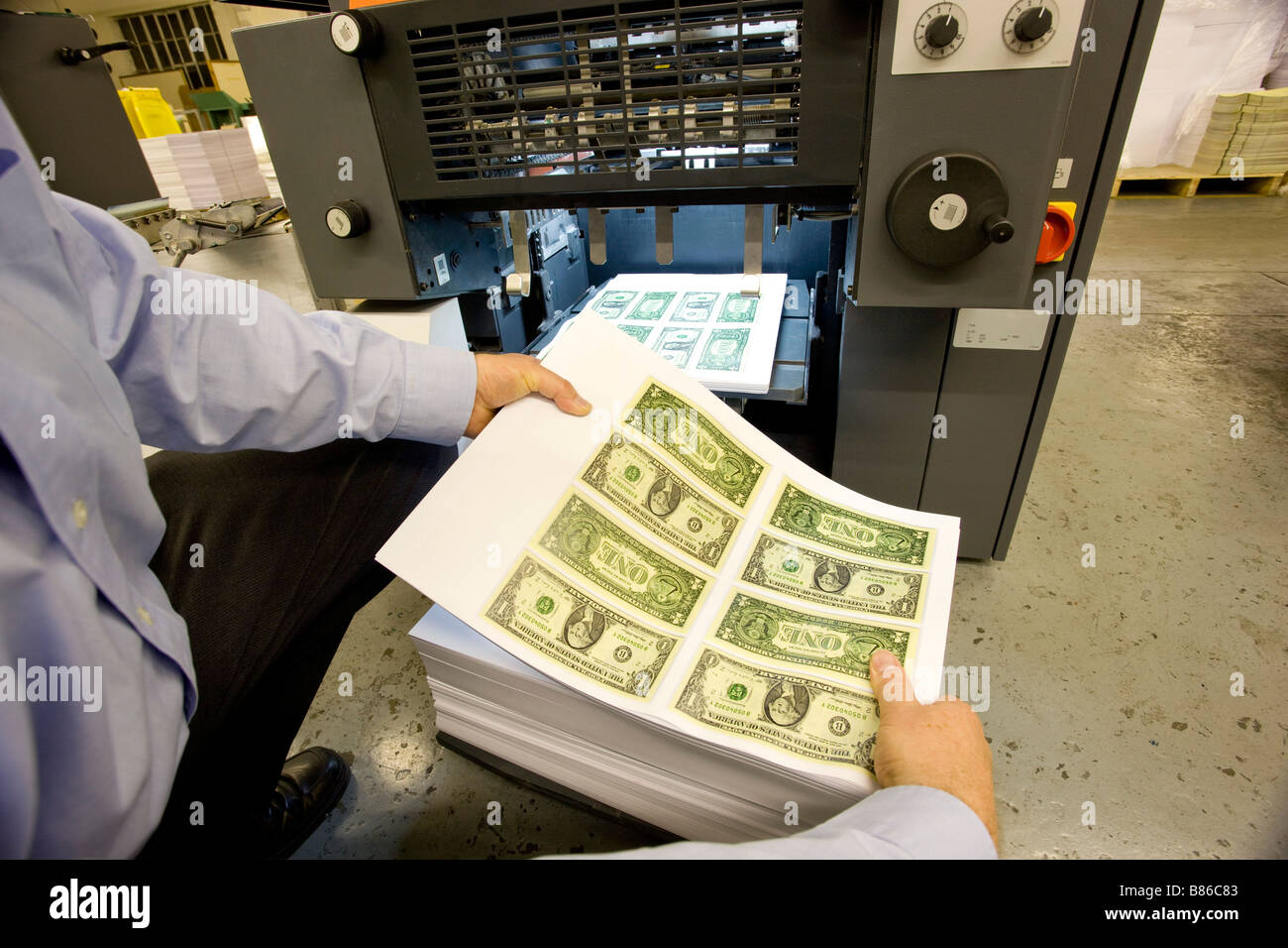 Printing money hi-res stock photography and images - Alamy