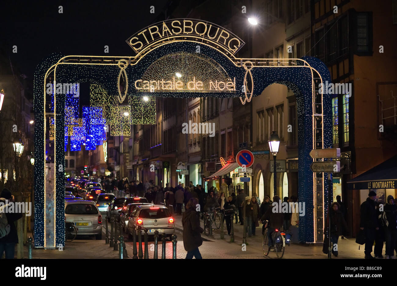 Welcome sign portico hi-res stock photography and images - Alamy