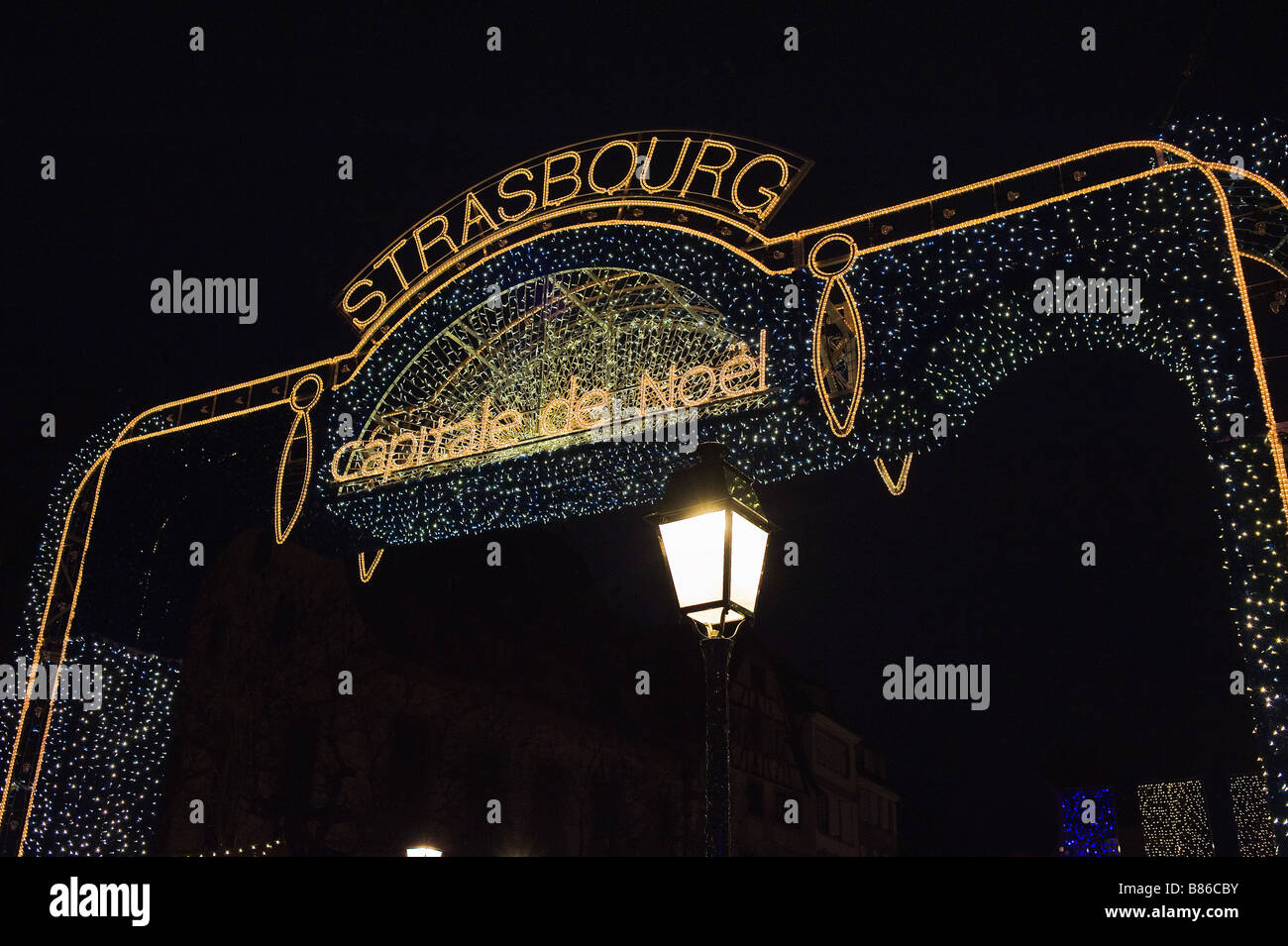 Welcome sign portico hi-res stock photography and images - Alamy