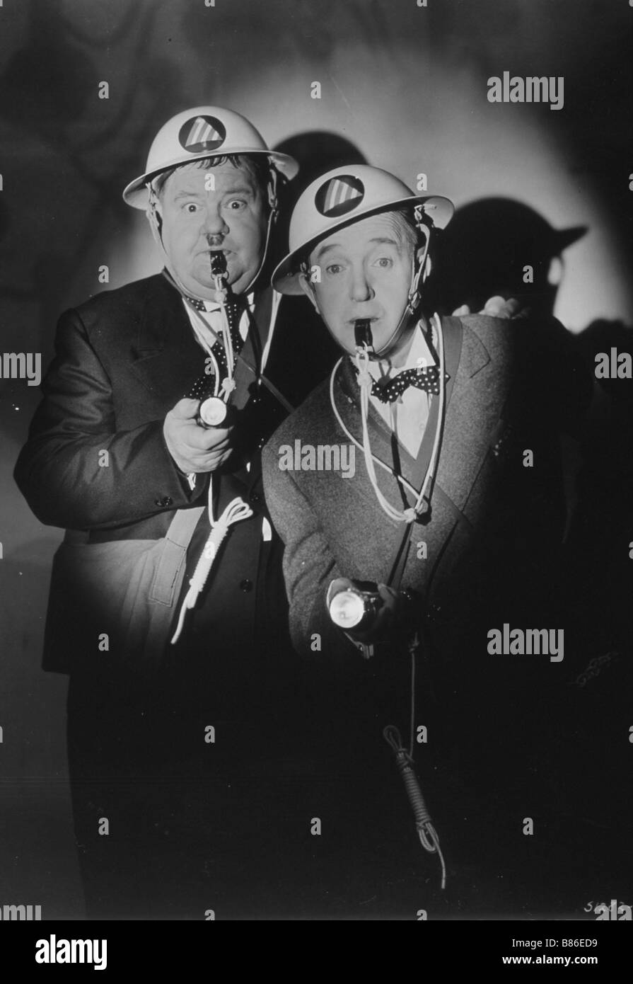 Air Raid Wardens Année : 1943 - USA Stan Laurel, Oliver Hardy Director ...