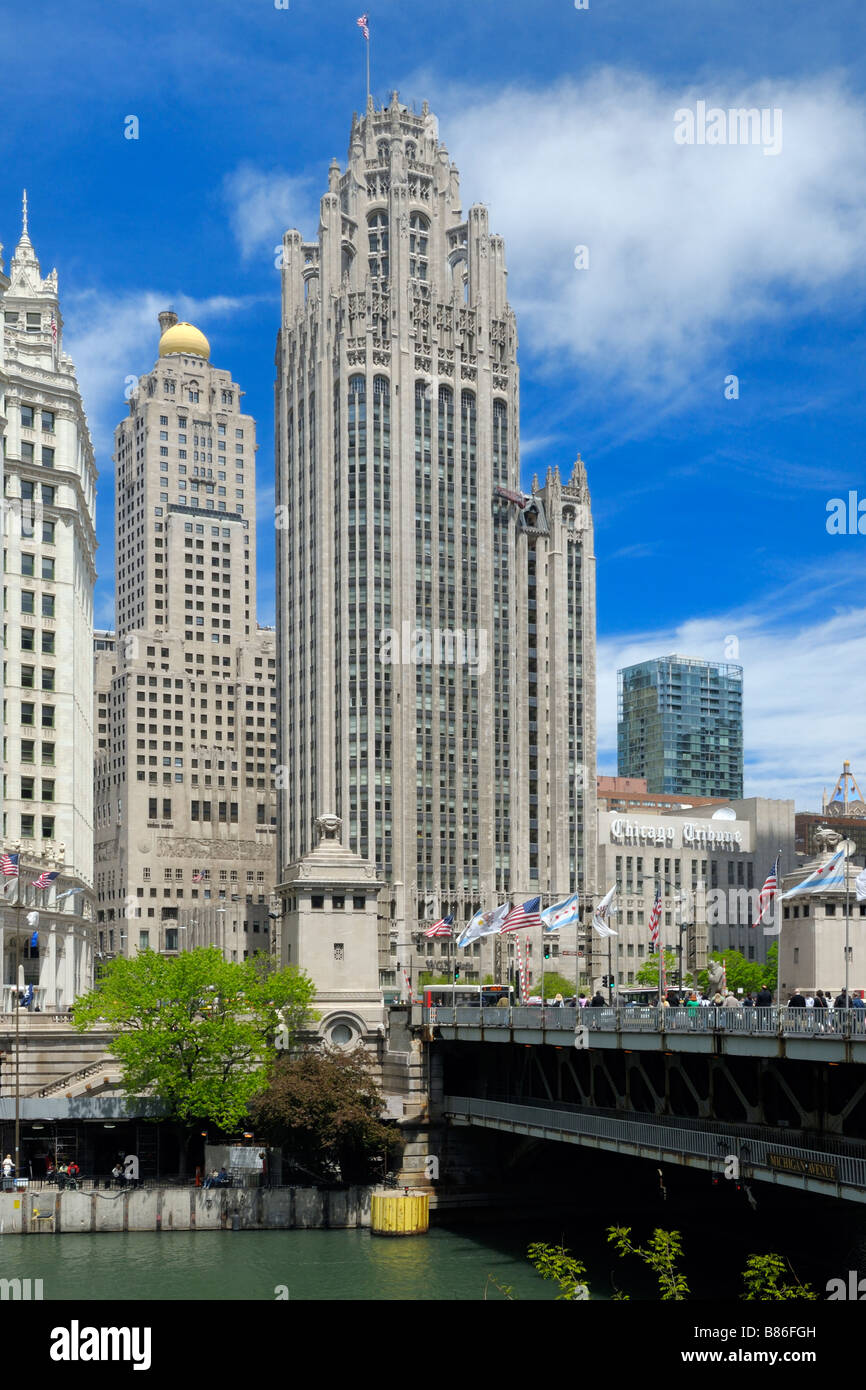 The Tribune Building and Michigan Avenue Bridge over the Chicago River ...