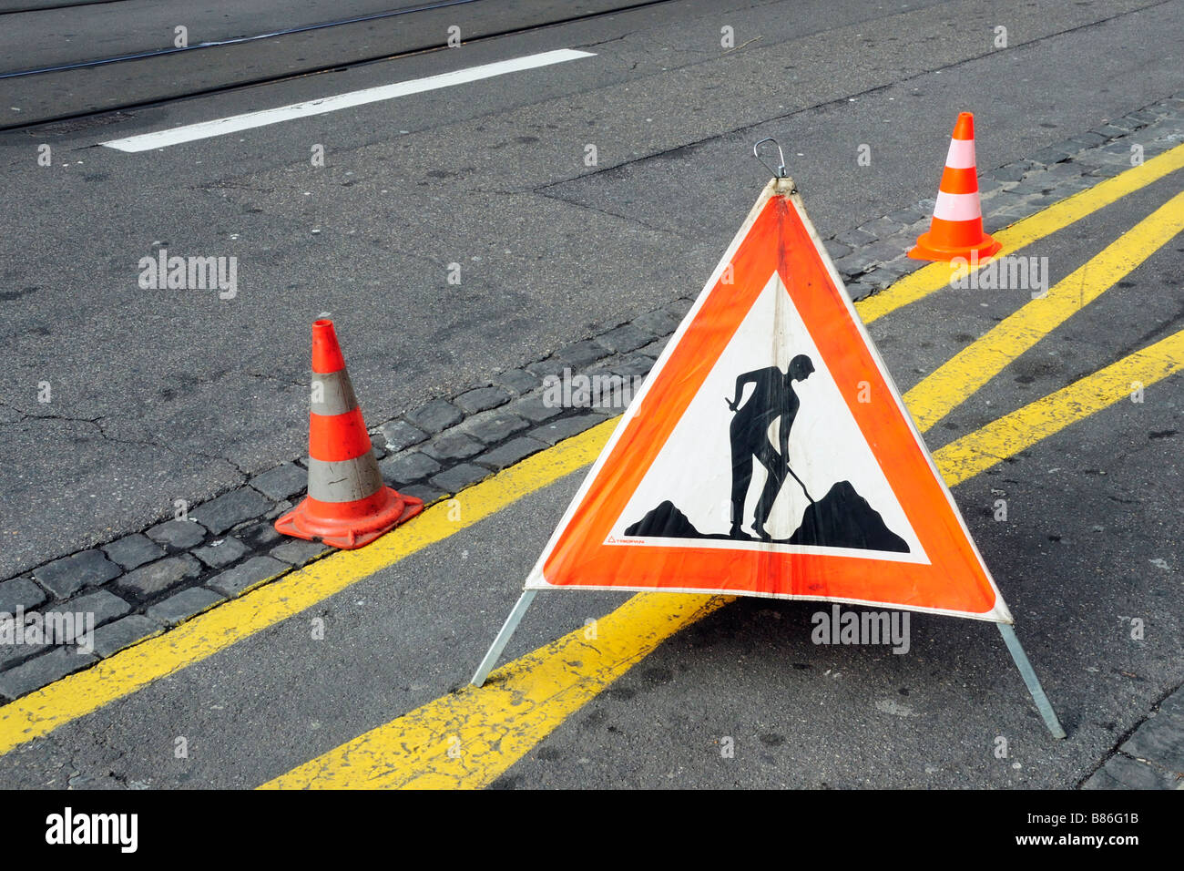 Street construction warning sign Stock Photo - Alamy