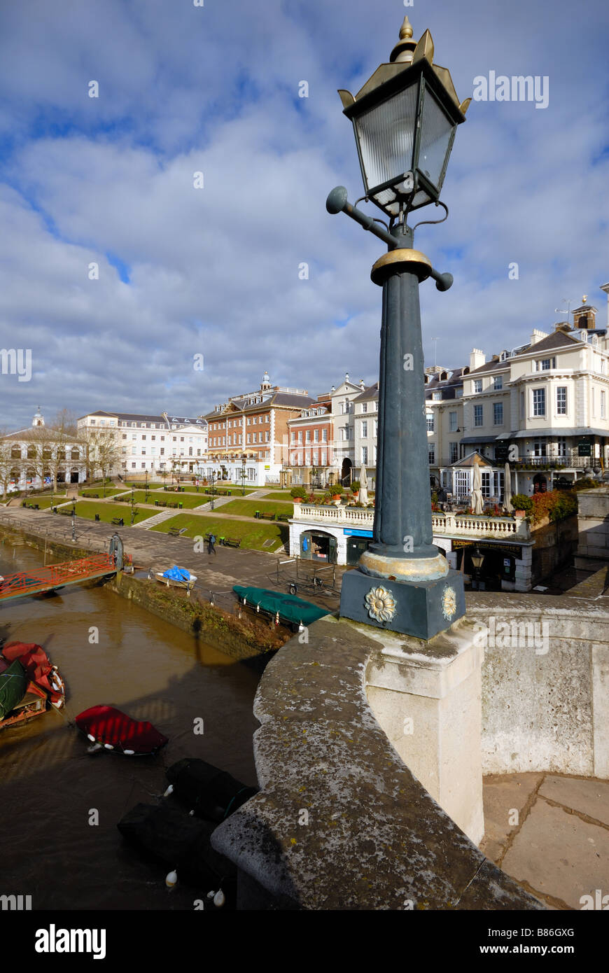 Parapet waterfront hi-res stock photography and images - Alamy
