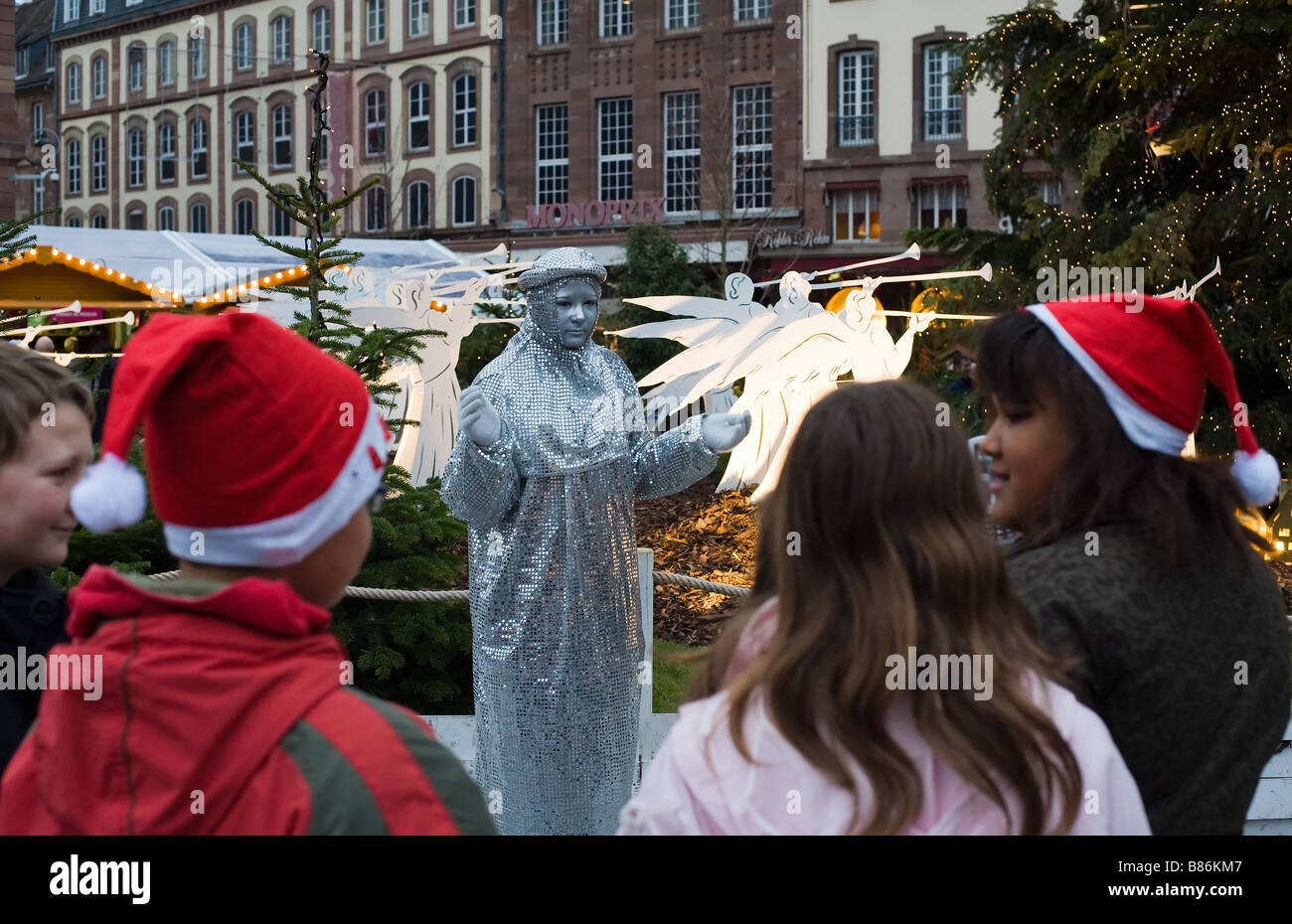 French mime artist hi-res stock photography and images - Alamy
