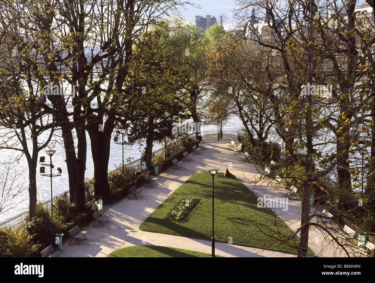 Square du Vert Galant in Paris Stock Photo - Alamy