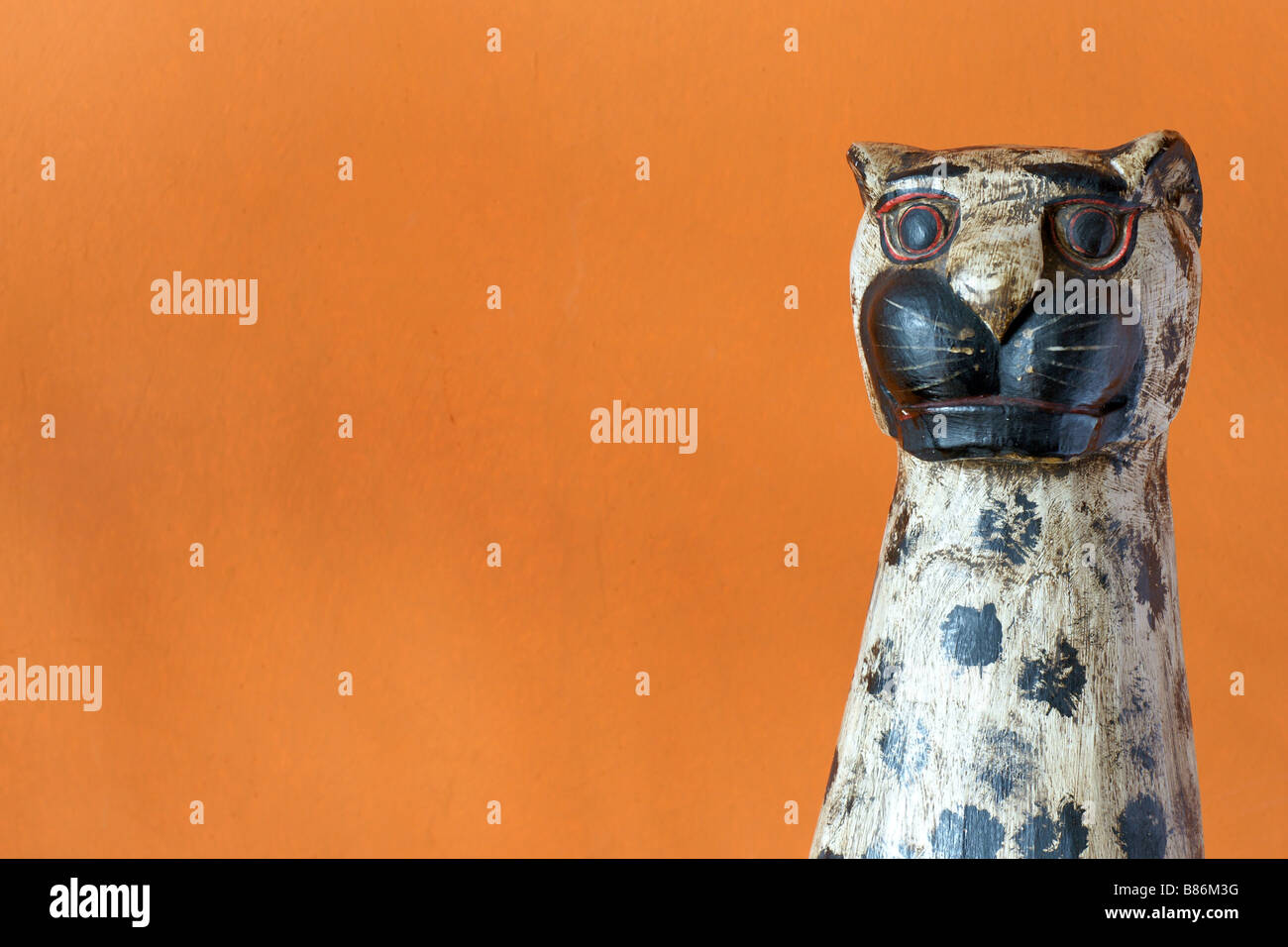 African spirit sculpture hi-res stock photography and images - Alamy