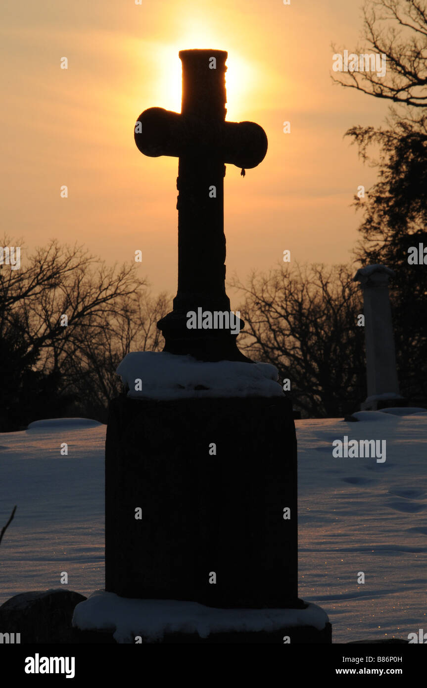 Cross silhouette hi-res stock photography and images - Alamy
