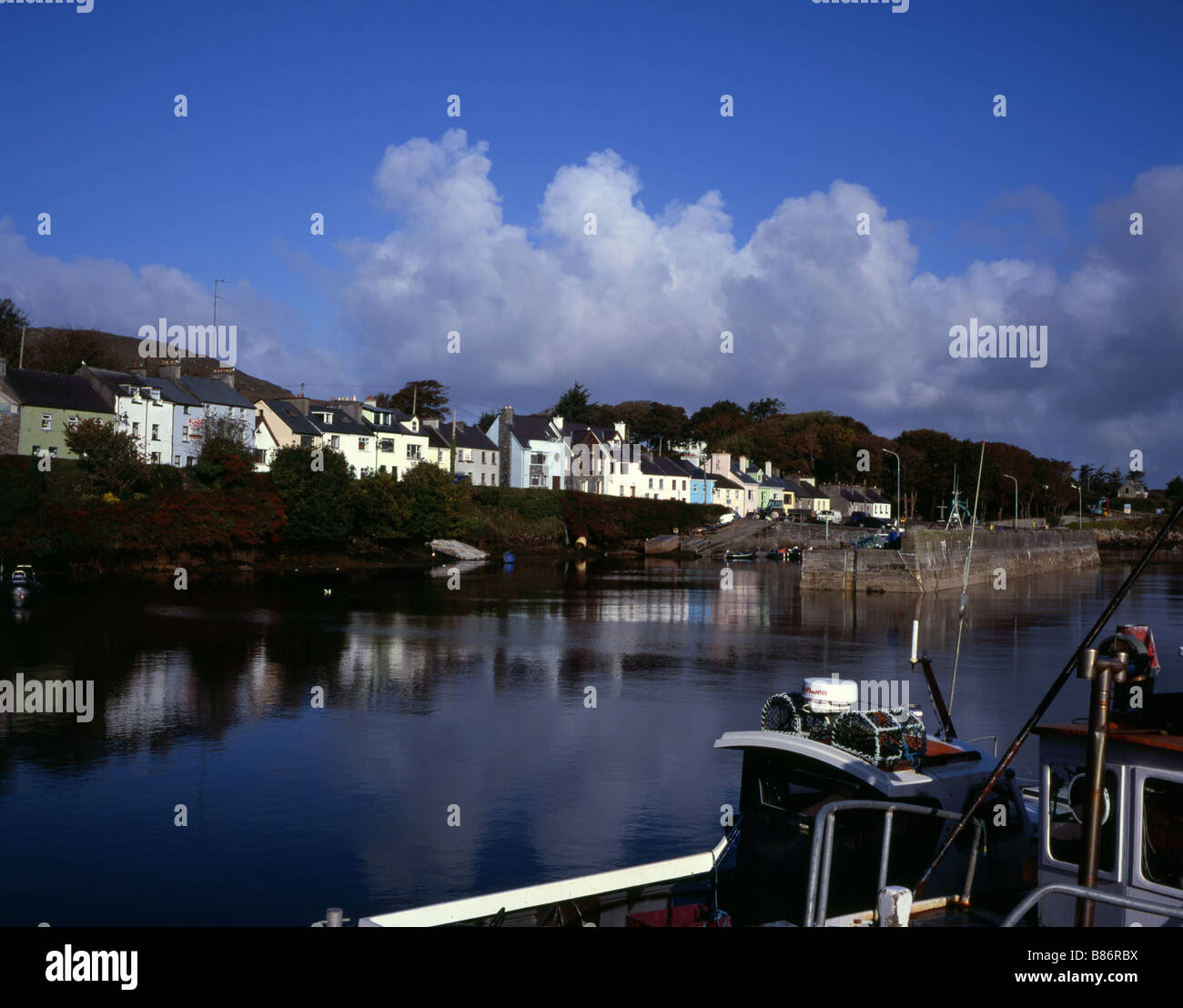 Roundstone village ireland irish hi-res stock photography and images ...