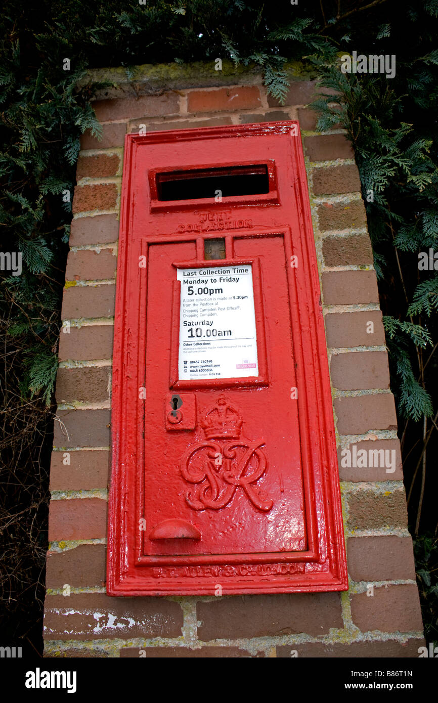 English post box hi-res stock photography and images - Alamy