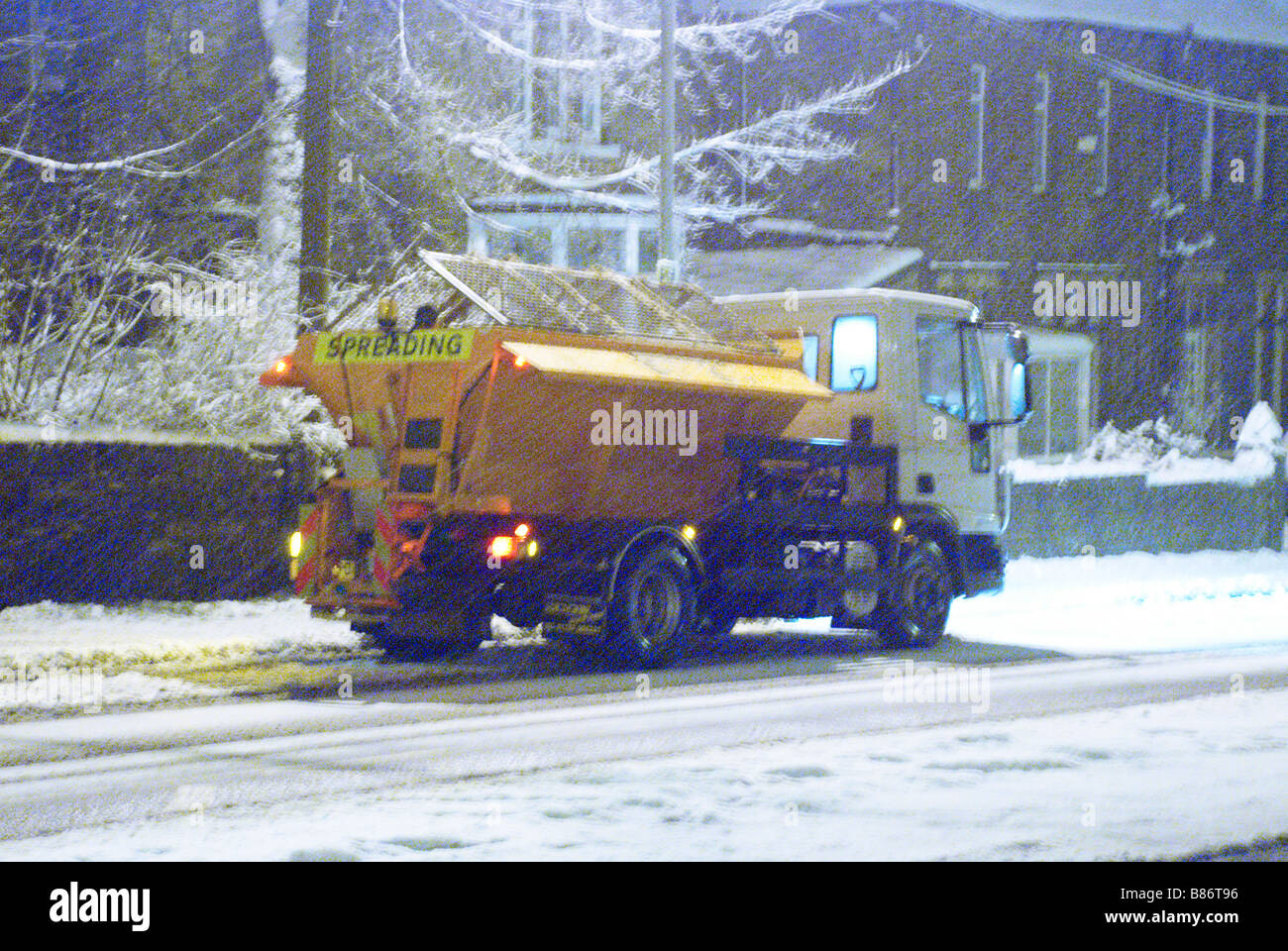 Gritter lorry hi-res stock photography and images - Alamy