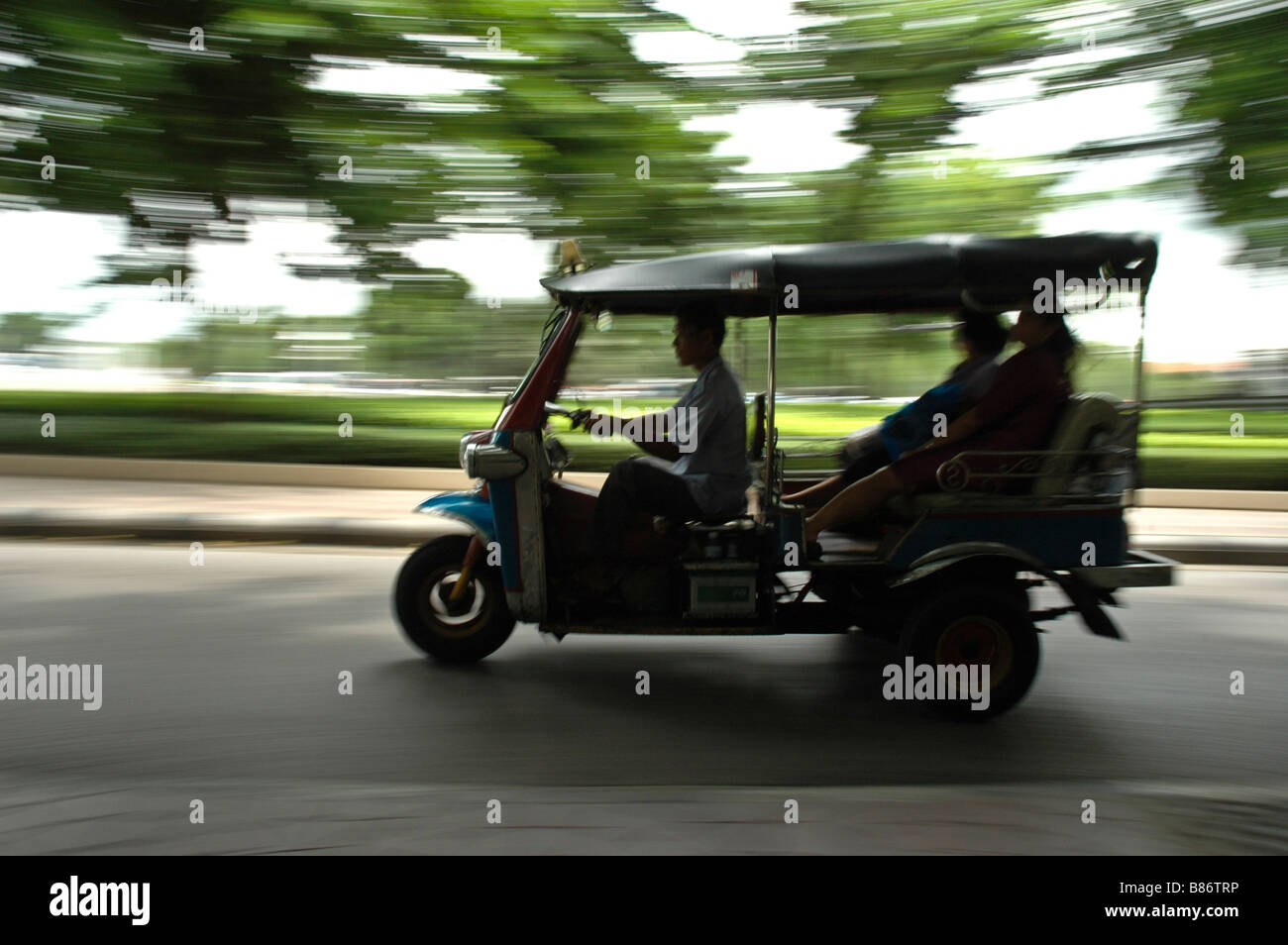 tuk tuk speeding Stock Photo - Alamy