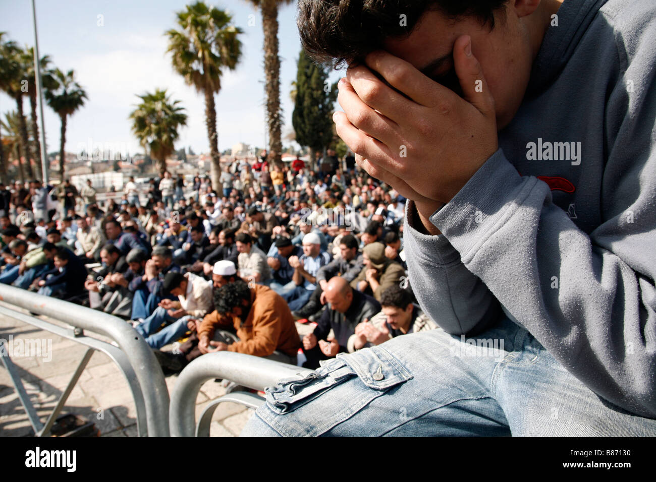 Palestinian Muslims praying outside the Damascus Gate of the Old City ...