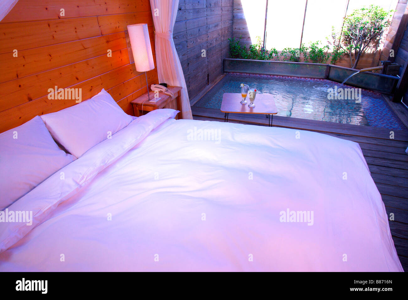 Pool side bed hi-res stock photography and images - Alamy