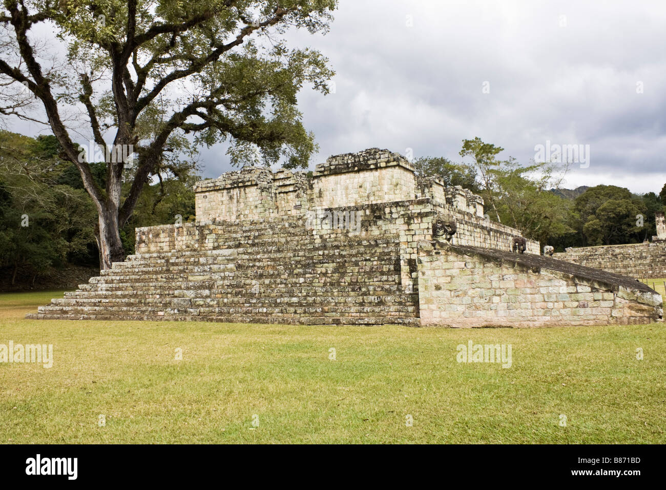Ruins of pyramid hi-res stock photography and images - Alamy
