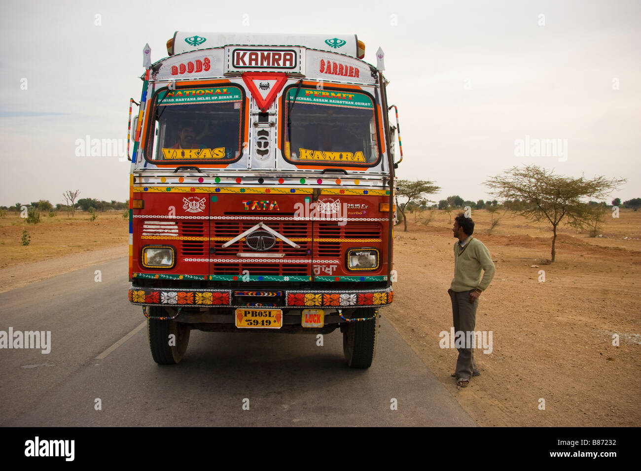 Bus india decorated hi-res stock photography and images - Alamy