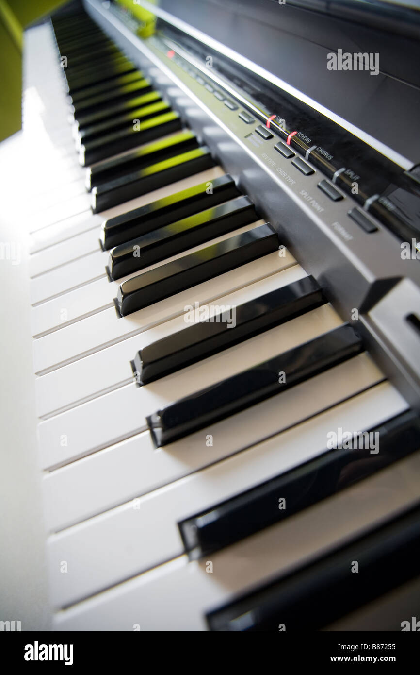 Digital piano keyboard Stock Photo - Alamy