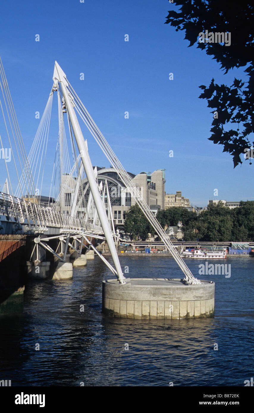 London, Hungerford Bridge, with northern Golden Jubilee Bridge, view ...