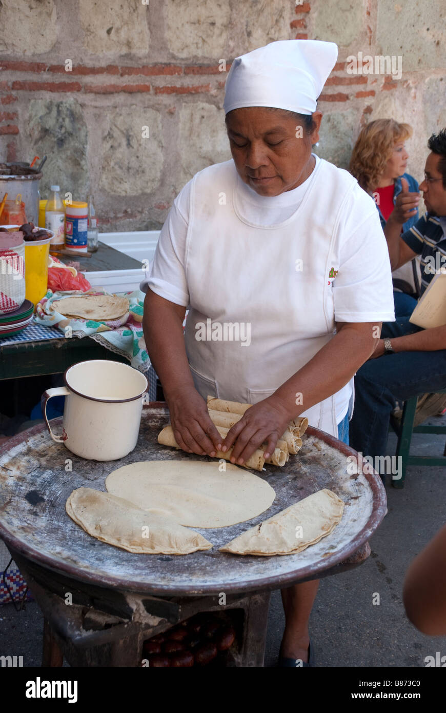Taco vendor hi-res stock photography and images - Alamy
