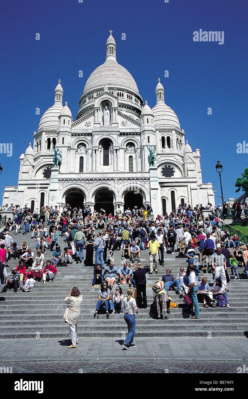 Climbing the steps to sacre coeur paris hi-res stock photography and ...