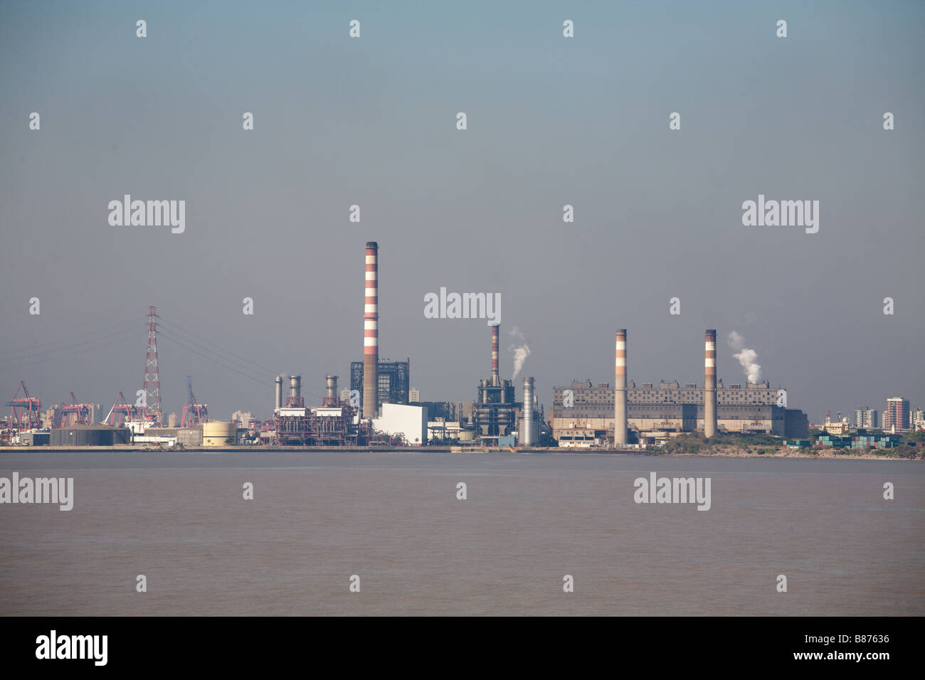 River side factory hi-res stock photography and images - Alamy