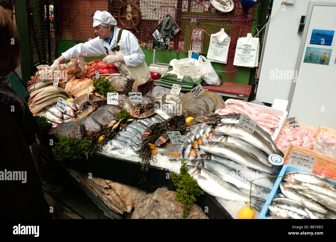 Fish stall in a market Stock Photo - Alamy